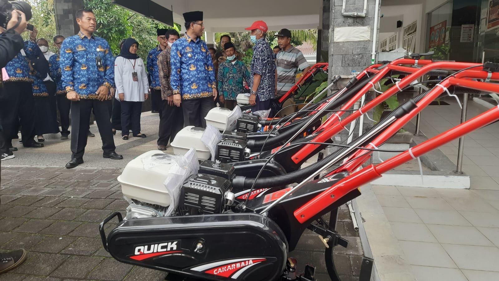 Petani Tembakau Boyolali Terima Bantuan Alsintan - Mercusuar.co Petani Tembakau Boyolali Terima Bantuan Alsintan - Mercusuar.co
